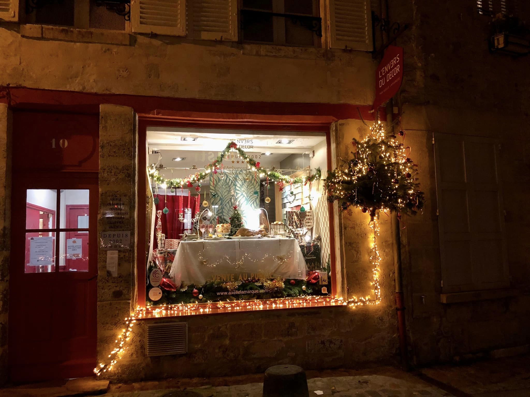 L'ENVERS DU DÉCOR - Coup de projecteur - Vitrines - Place aux festivités de Noël - Décembre 2022